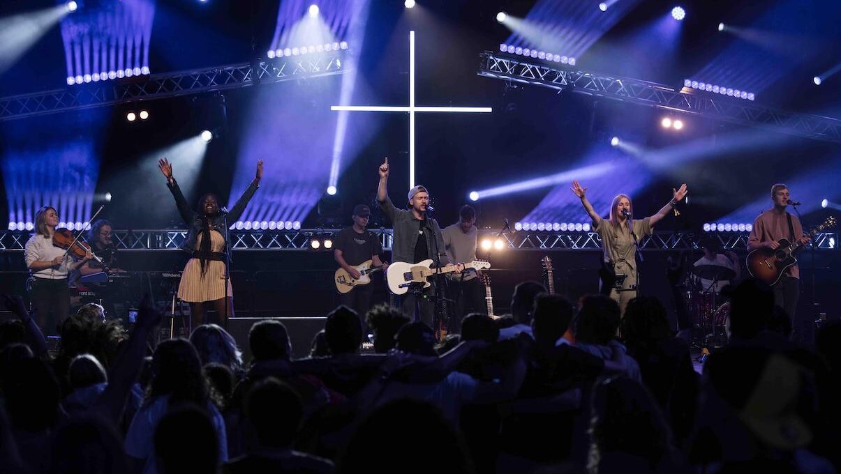 Vineyard Worship UK release live single 'Running' ft. Jon Solway & Beth ...
